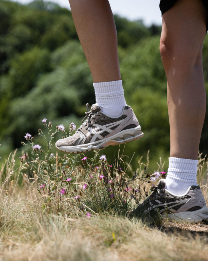 In a healthy body? A healthy spirit. And on a healthy body? Asics ...